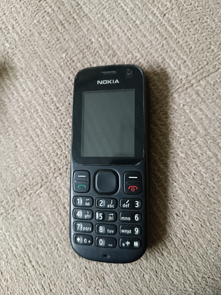 Nokia 101 sotiladi , yengi batareyka qõyilgan