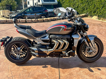 Продаётся Triumph Rocket 3GT. Легендарный мотоцикл с мотором 2500