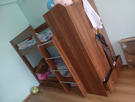 Срочно продаётся 2 яросная кровать с шифонером и ящиками. В хорошем со