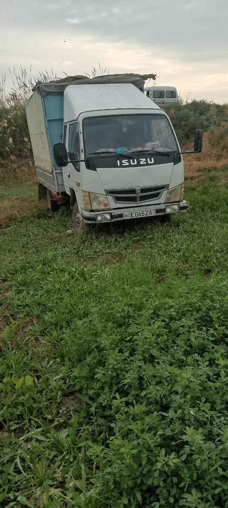 Isuzu kichik yuk mashinasi, tentovka