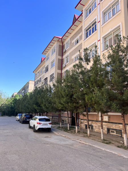 Navoiy shahrida 2 xonali uy +40 kv podval sotiladi