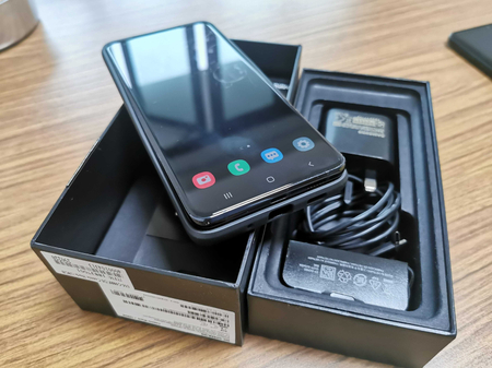 Samsung Galaxy S 20 Ultra 5G.  12/256. Korobka va dokumentlari bor.