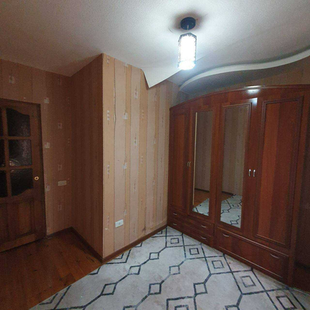 Mikrarayon ko'chasida kvartira ijaraga beriladi!