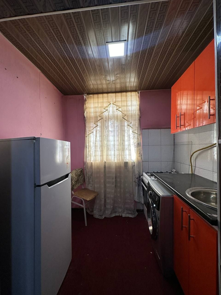 Университет томонда квартира сотилади.