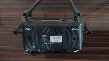 Wi-Fi router Tenda AC1200 yangi