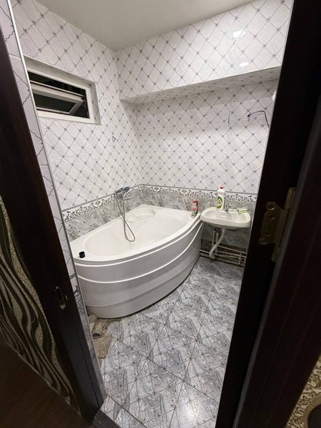 Продаётся 70м² Ц-5 3/1/4 ор-р Лакосте