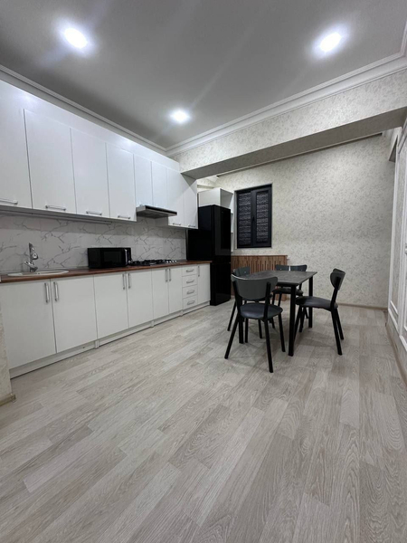 Продается 2х ком. квартира на Ц-7, ор-р: 110 школа,  70м2