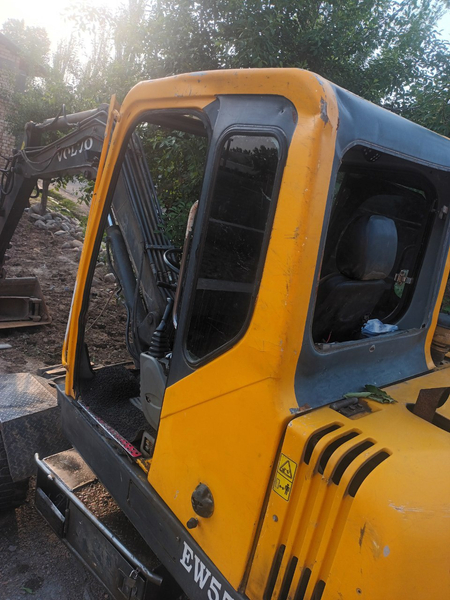 Volvo ekskvator 2001yil narxi kelishiladi