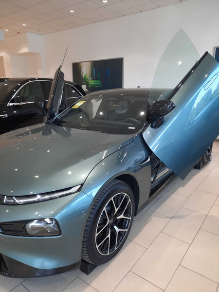 XPENG P7i elektromobil