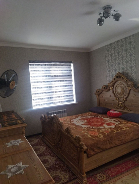 Qorasaroyda 2 xonali 66kv 3 xona