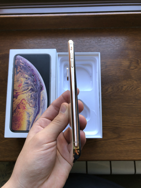 iPhone Xs Max kar dok full sotladi ZA/A