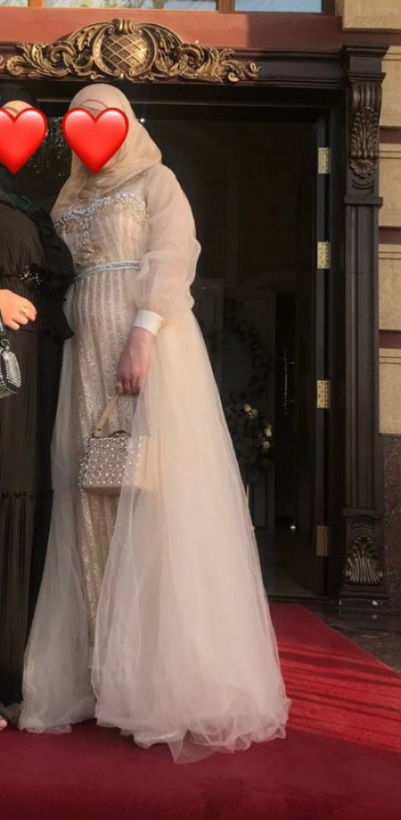 Ayollar oqshom liboslari