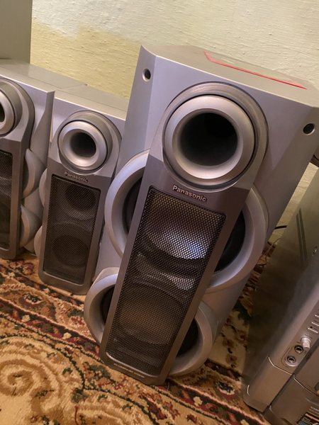 PANASONIC sentr BASS moshniy