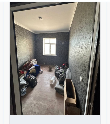 Shimbay tortjol boyinda 3 etajli dom 1 etaj 1 komnatali bahasi 130  mi