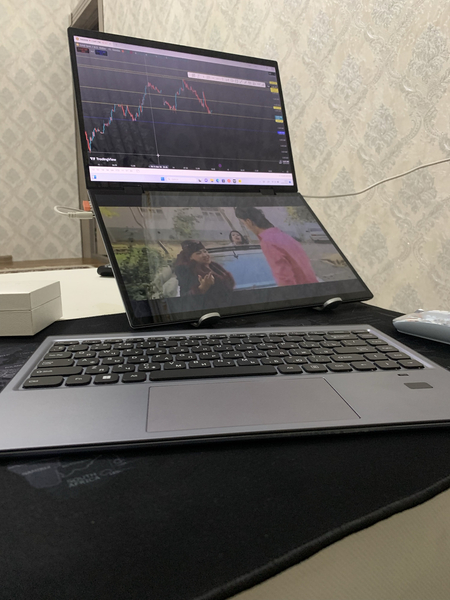 Noutbuk sotiladi LION 2 ta ekranli va sensorli
