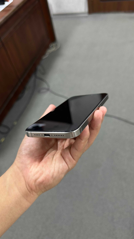 iPhone 15 pro max 256 gb, dual sim, natural titan Srochno