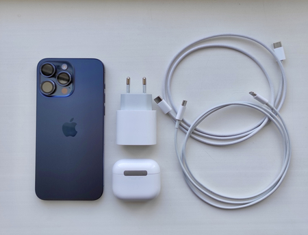 Original Iphone + Airpods