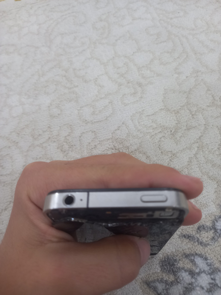 Iphone 4 sotiladi