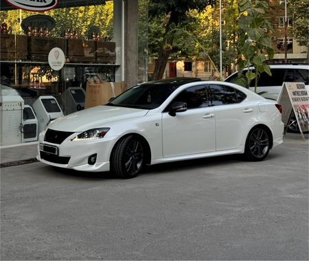 Lexus is 2011 restyling