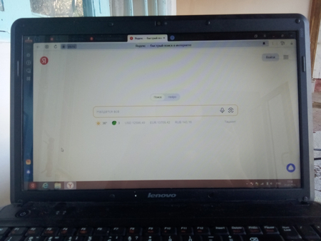 Noutbuk lenovo ishlashi yaxshi  narxi 800.000 kami bor