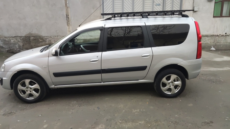 Lada largus avtomobil