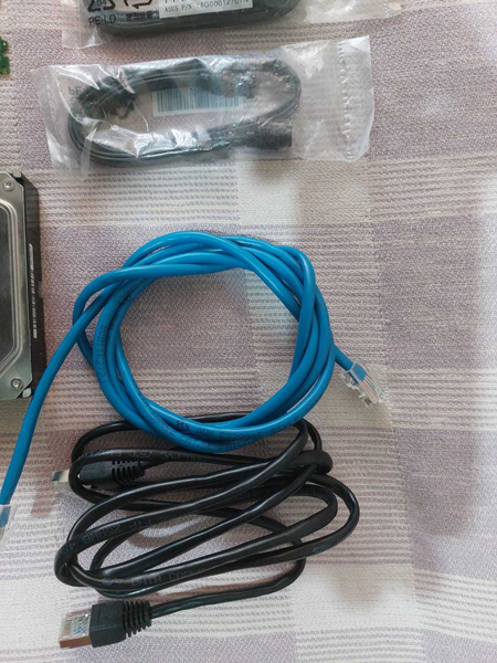 Оперативная память DDR2, кабель, интернет кабель.