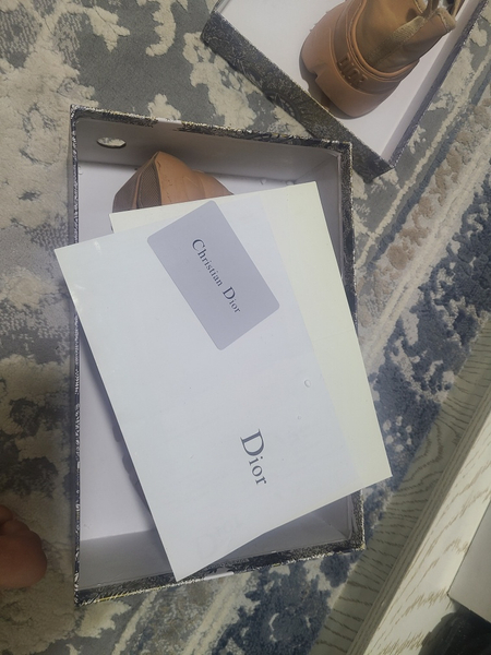 Oyok kiyim krasofka Dior ariginali