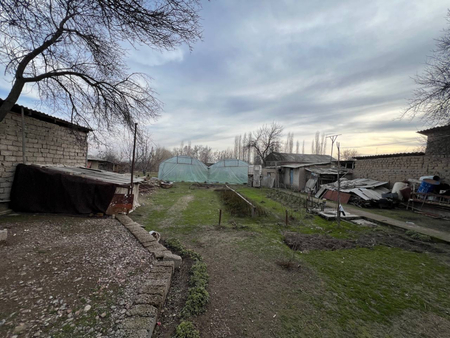 Uy sotiladi 12 soti +3 yashab turilgan uy eski mahalla
