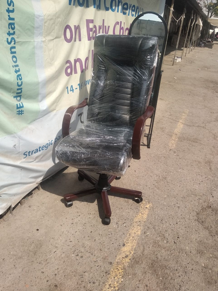 продаётся офисное кресло
