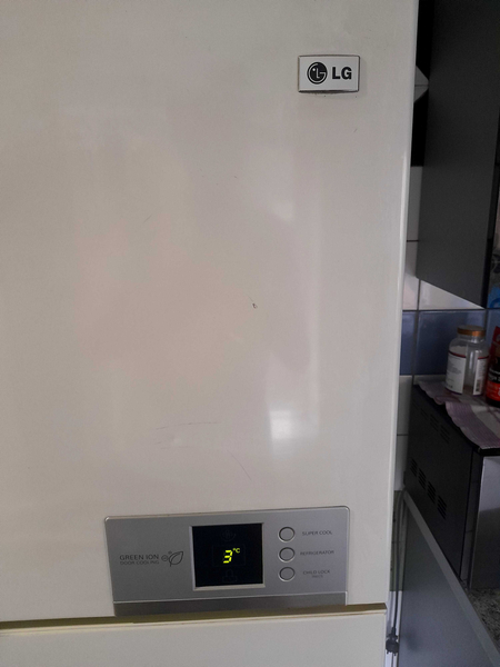 Продам холодилник LG.