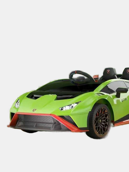 Drifting Lamborghini Huracan STO
