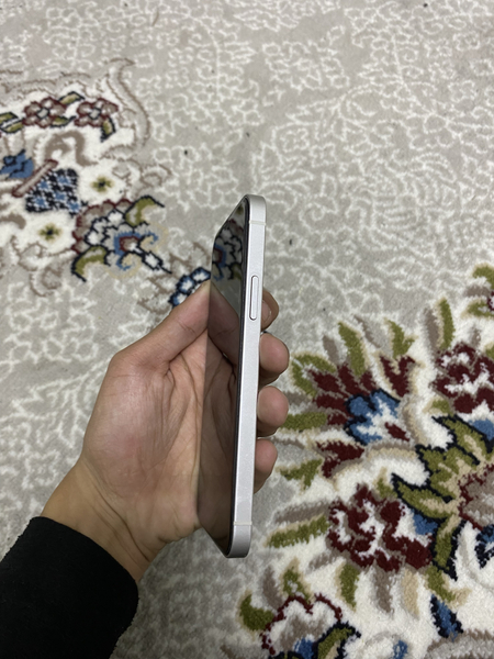 Iphone 12 sotiladi 64tali