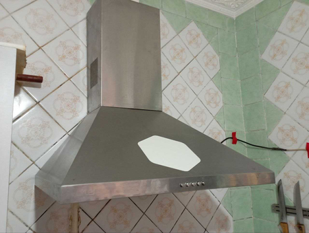 Установка вытяжки, полок, кронштейнов, ванных аксессуаров (перфоратор)