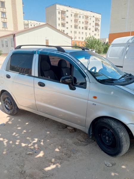 Matiz sotiladi surochno