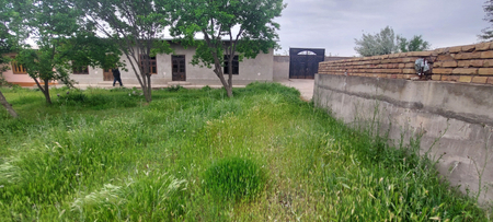 Srochniy Kitob tumanidan hovli sotiladi