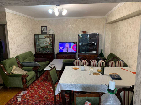 Продается  4х комнатная квартира в центре города (Дархан)