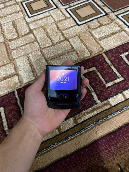 Motorola Razr 5G 8/256gb narxini kelishamis