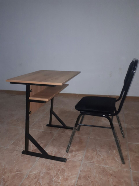 O‘quv markazlari uchun parta va stullar
