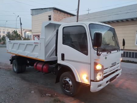Isuzu samasval sotiladi aftobuzdan yigʻilgan 2009 yil