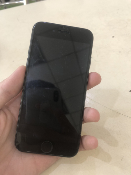 iPhone 7 32 black aybi yoq rabochiy