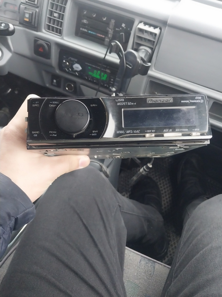 Pioneer mafon P7150UB SOTILADI