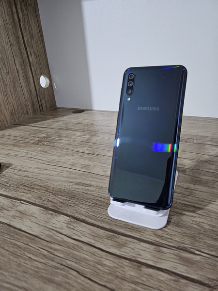 SAMSUNG A50 sotiladi