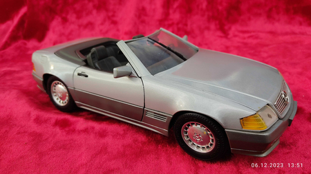 Модель автомобиля Mercedes-Benz SL 500