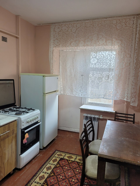 1 комнатная.  Академ городок.  3 этаж. 350 у.е.