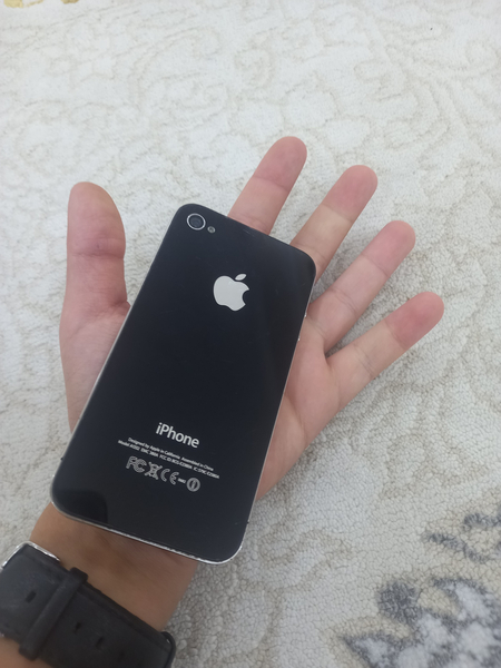 Iphone 4 sotiladi