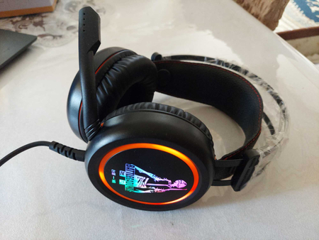 Новые качественные наушники с микрофоном с RGB подсветкой красивые