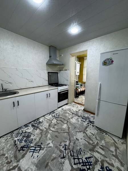 Продам 1 ком 2х6 балкон 44 квадрата  4мик