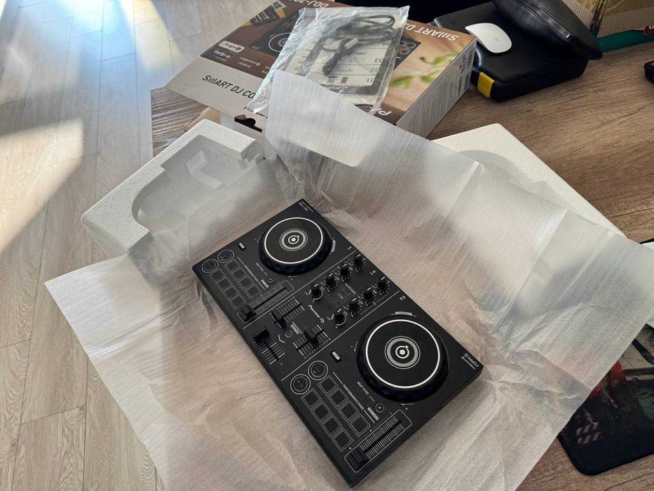 Продаю DJ-контроллер Pioneer DDJ-200