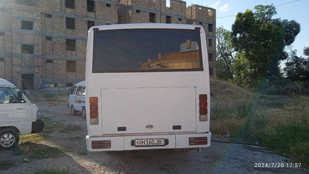 Isuzu avtobus NP21