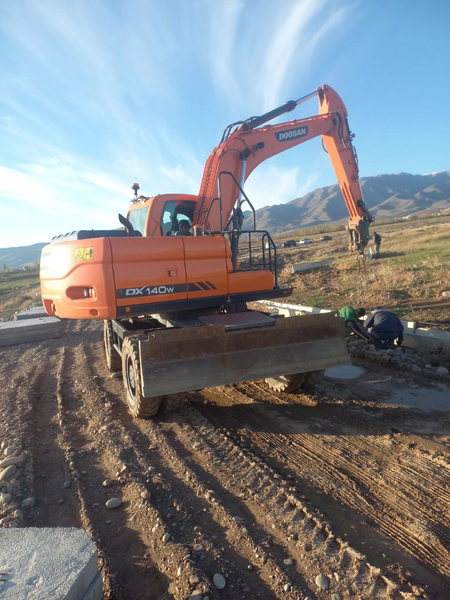 Ekskavator Doosan DX140